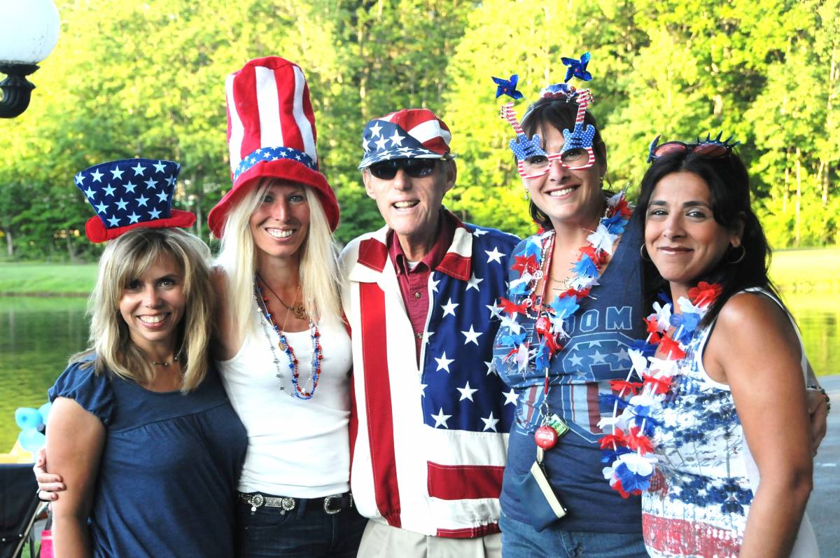 Friday Night Lake Party | Sunny Hill Resort & Golf Course