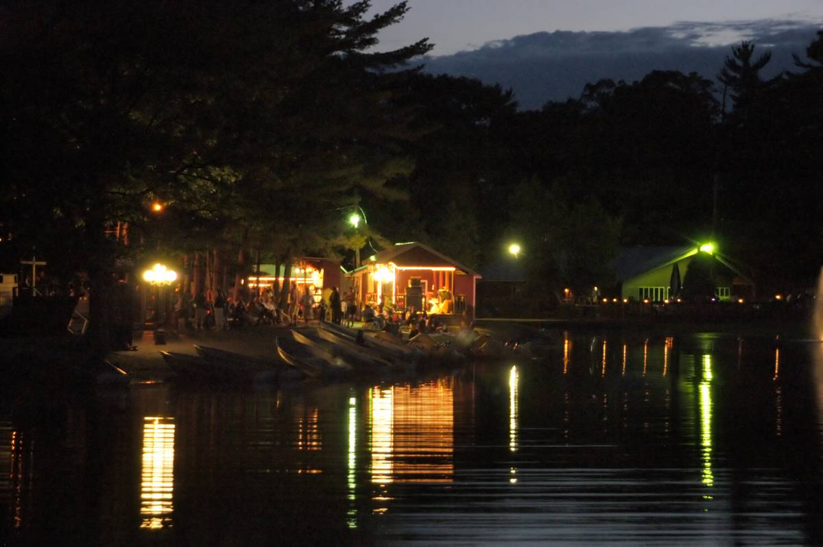 Friday Night Lake Party | Sunny Hill Resort & Golf Course